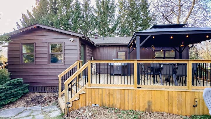 Cameron's Peaceful Pines, King Bed! - Bayfield