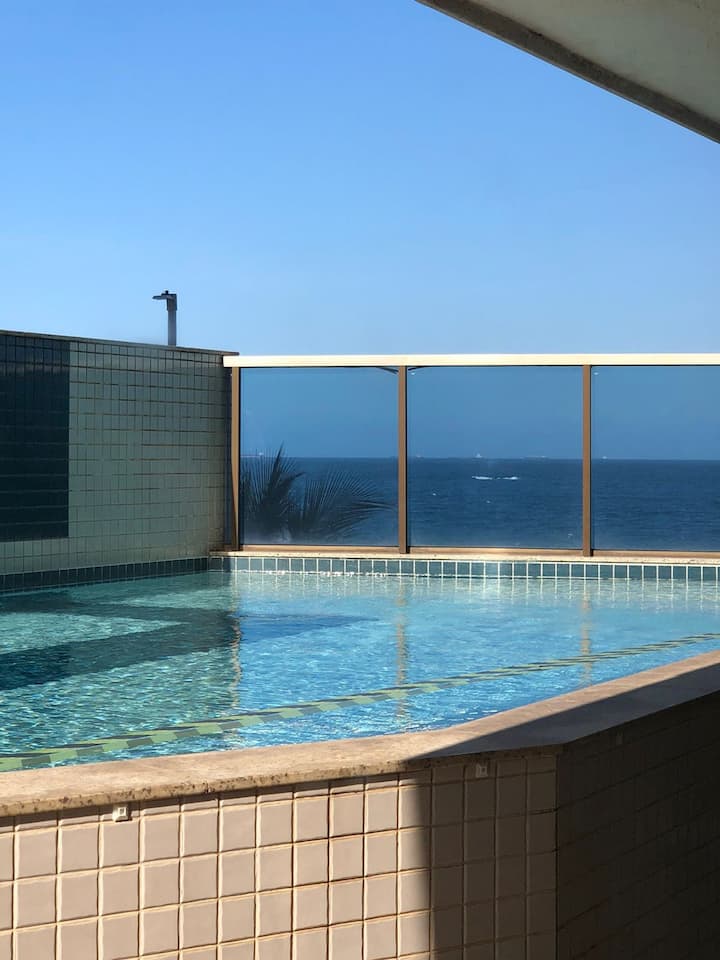 Apê Reformado C/ Piscina Na Beira-mar - Vila Velha