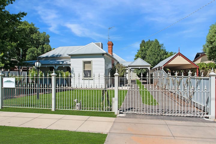 Francis Retreat - Echuca Holiday Homes - Echuca