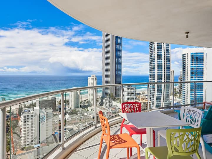 Oceanview 3 Bedroom Apartment In Heart Of Surfers - Gold Coast