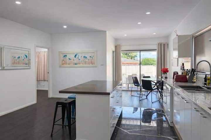 Spacious 4br Work Crews, Family Stay/ Free Parking - Central Coast