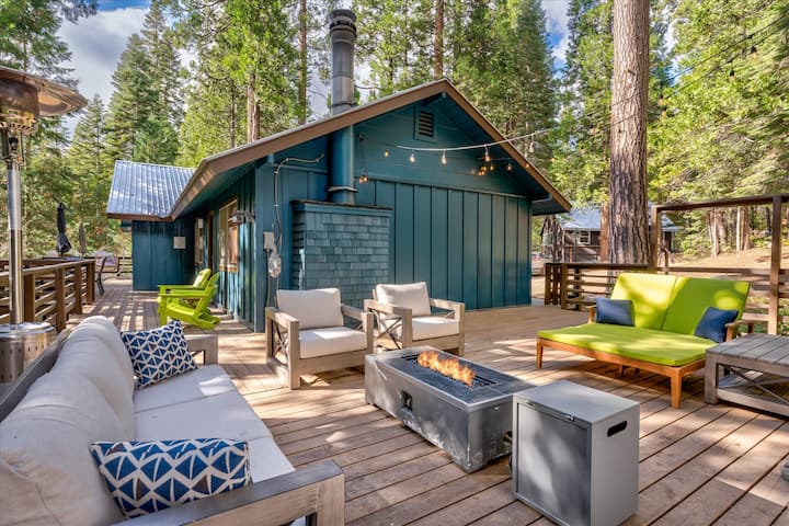 Starlight Cabin Retreat • Hot Tub & Game Room - Fish Camp, CA