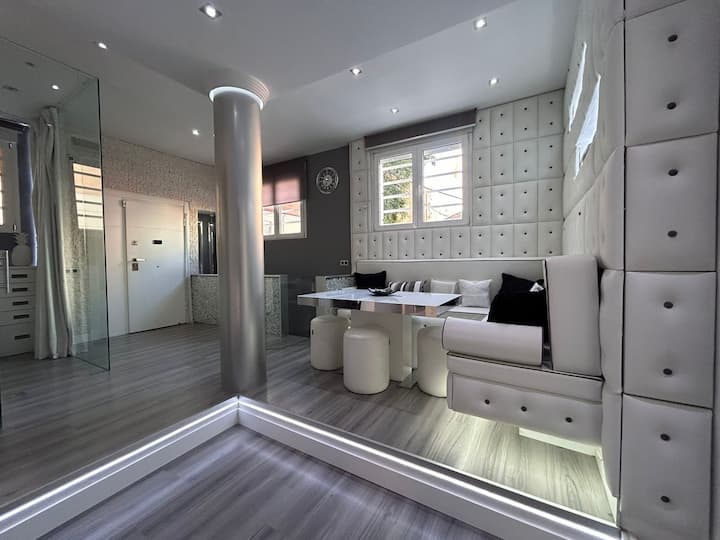 Duplex For 8 People With Sauna, Jacuzzi And Cinema - Madrid