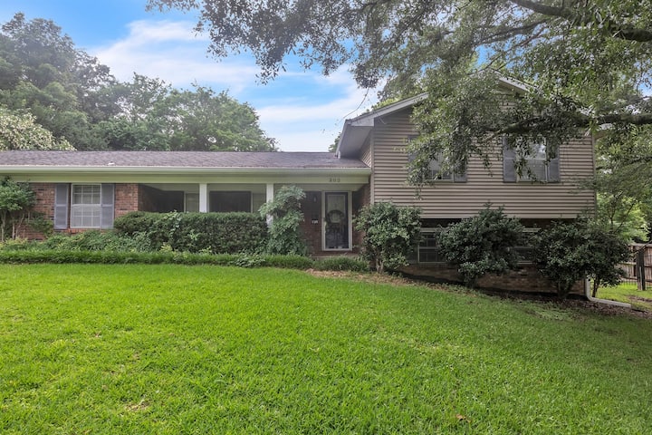 Hummingbird Hideaway | Spacious Retreat With Patio - Starkville, MS