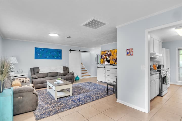 Hummingbird Hideaway By Onehometown Getaways - Starkville, MS