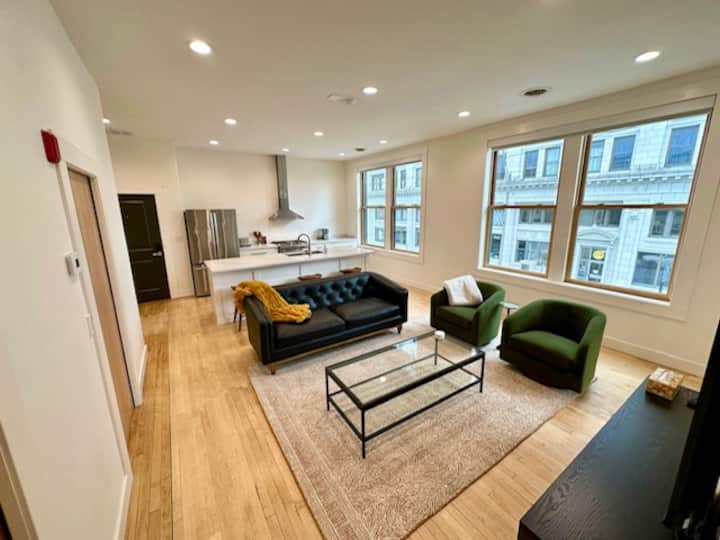 Condo C - Gallery Suites Downtown Marion - Upland, IN