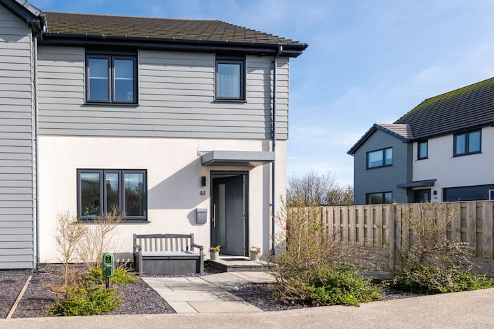 Gwel Y Mynydd : Modern 3‑bed Home Llanfaelog - Anglesey
