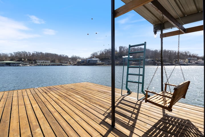 Spacious, Central Location, Fire Pit, Boat Slip - Lake Ozark, MO