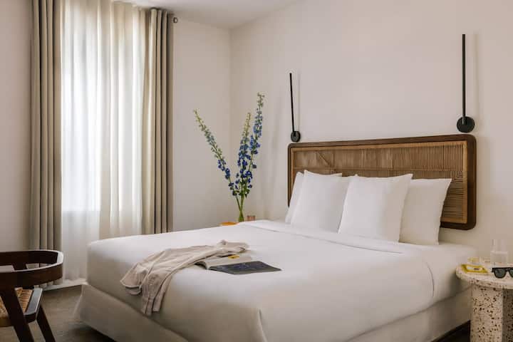 Sonder At Yelo Belle Epoque | Superior King Room - Cannes