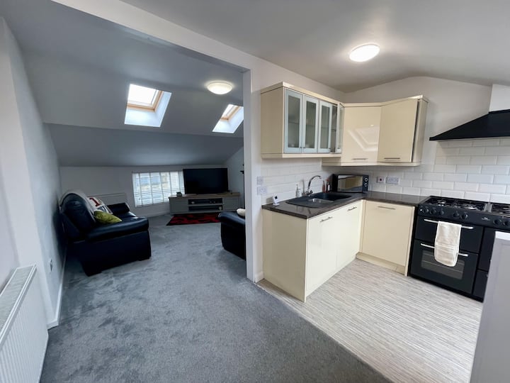 Impeccable 2-bed Apartment In Scarborough - Scarborough