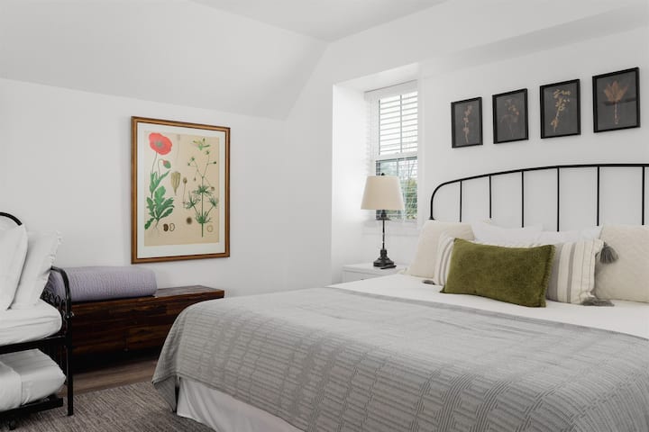 *New Farmhaus Near Town/wineries - Fredericksburg, TX
