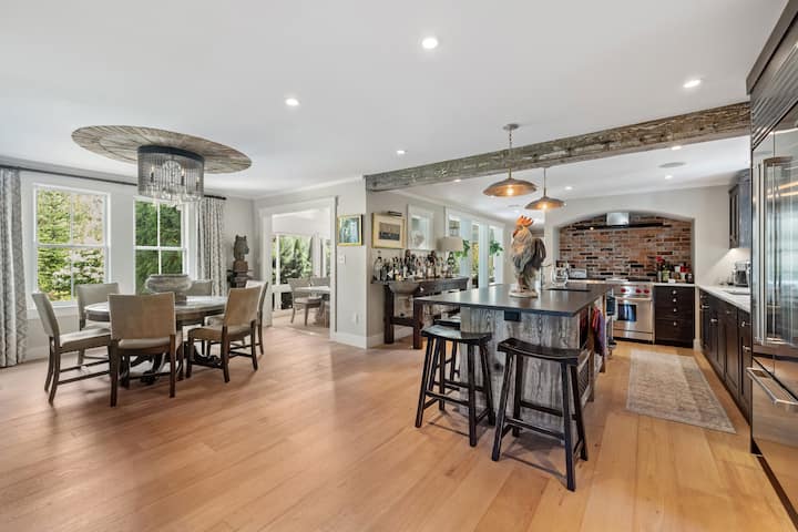 Luxury Designer Farmhouse - Kennebunk, ME
