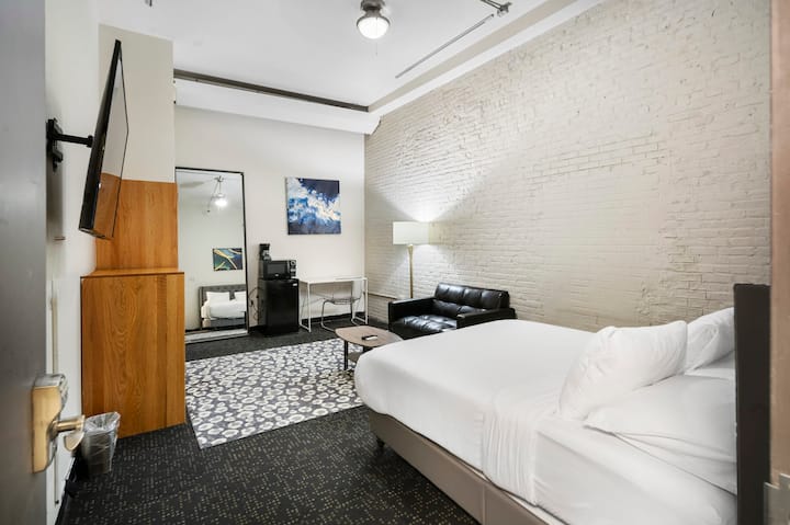 Temple Place Suites: Stay Tonight! - Boston, MA