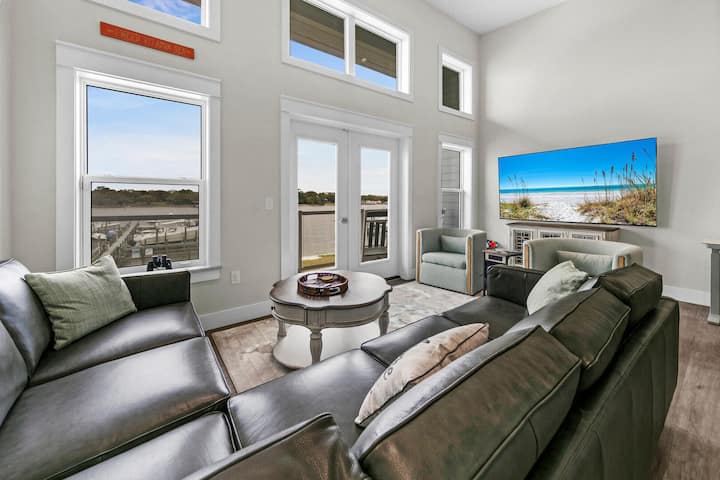 Completely Coastal-harbor Views-walk To Beach - Fort Walton Beach, FL