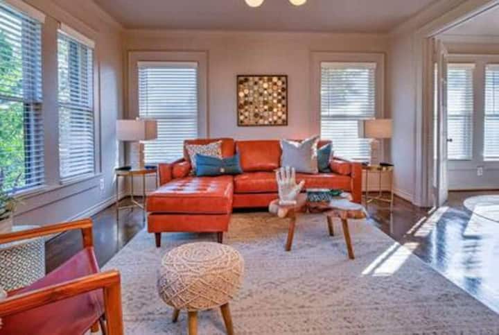 Elevate Your Stay | Chic 1-bed Condo + Courtyard - 