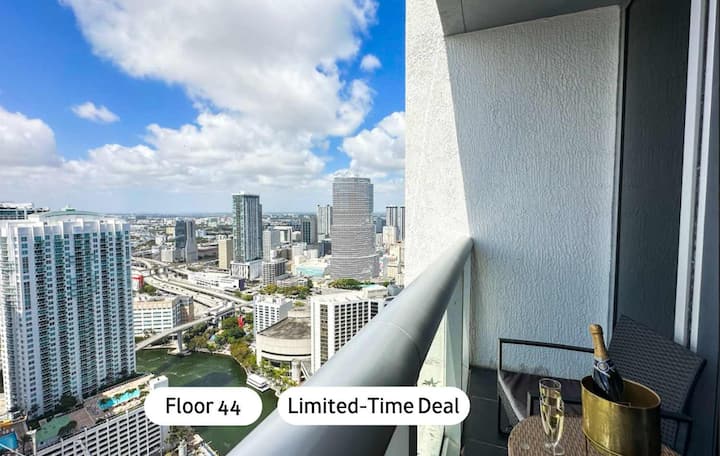 Mvr - Live The Icon Brickell Dream - Miami, FL