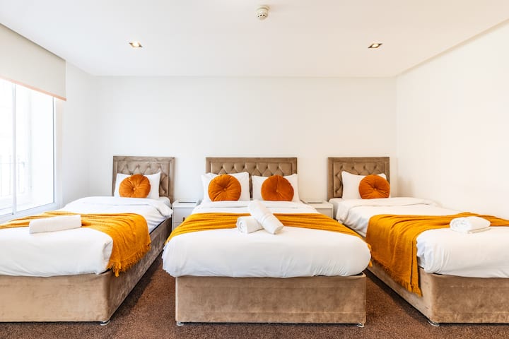 Premium Quad Bedroom With External Bathroom - London