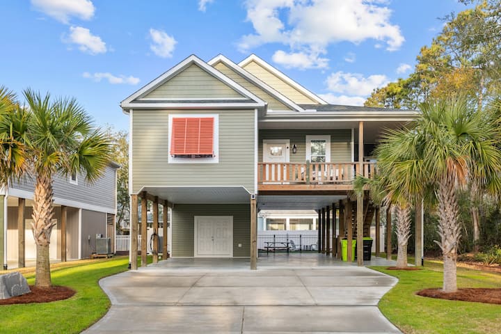Modern Family Retreat - Hot Tub And Fire Pit - Oak Island, NC