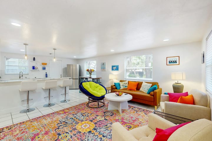 2br Dog Friendly Duplex With Patio, Central Ac - Sarasota, FL