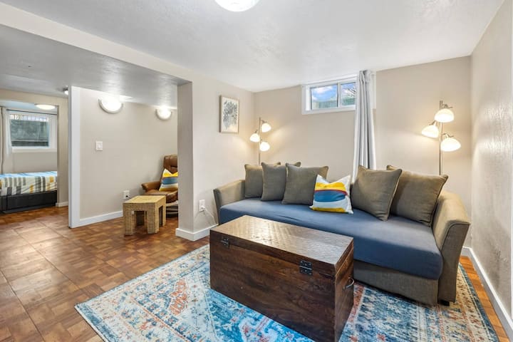 Dog Friendly & Only 2 Blocks From Hyde Park - Boise, ID
