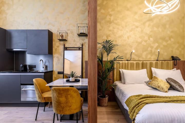 Stylish Oudenaarde Stay: Modern Room W/ Kitchen - Oudenaarde