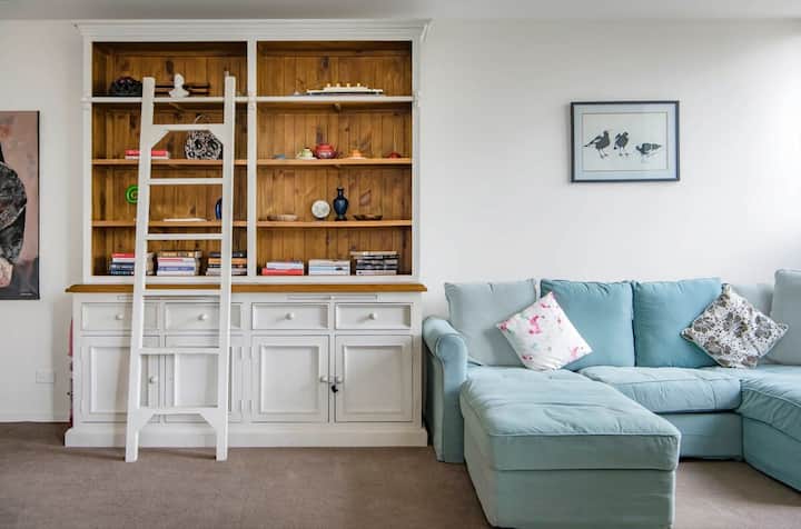 Stylish Canberra Stay -Sauna ,Pool ,Gym,balcony - Canberra