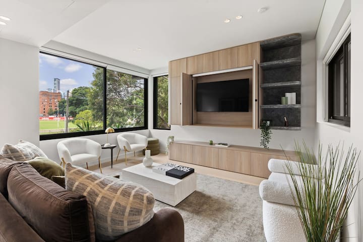 Luxurious Parkside 4br Terrace House W/garage - Surry Hills