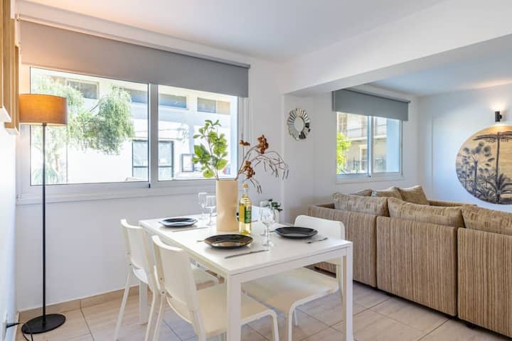 Serena's 2-bedroom Apartment W/ Terrace In Larnaca - Larnaca