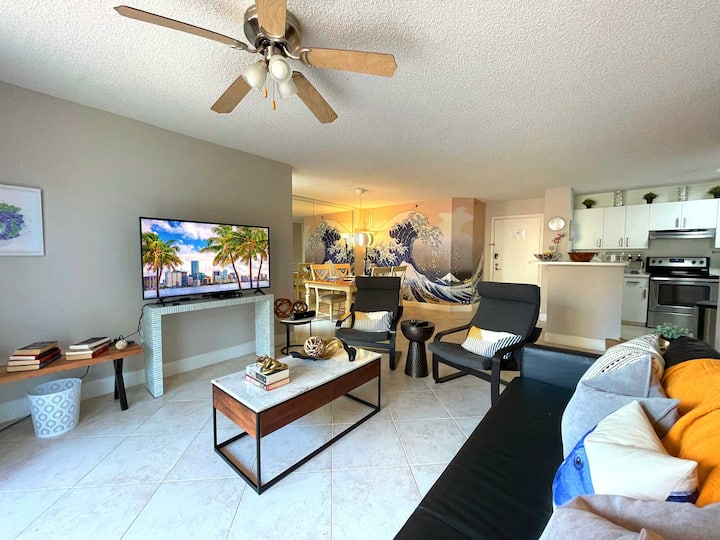 Exclusive Yacht Club Condo 10 Min To The Beach - Aventura, FL