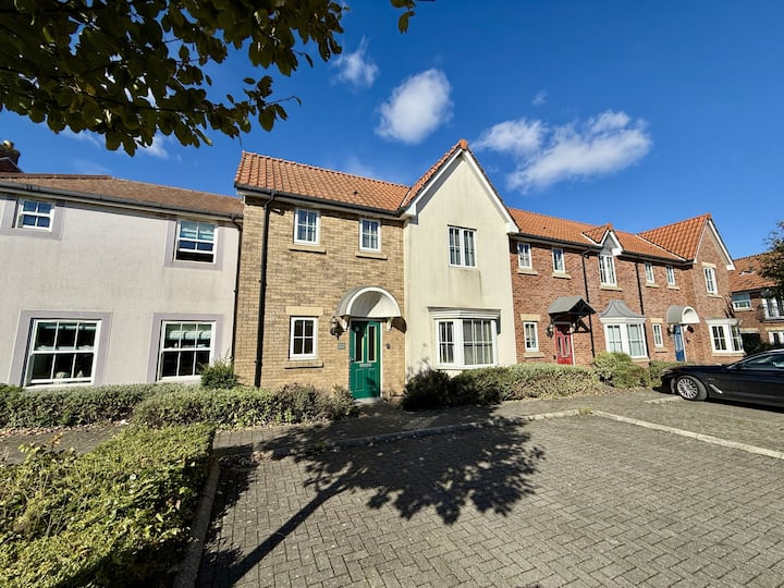 Admirals Cottage - Pool And Beach Access - Filey