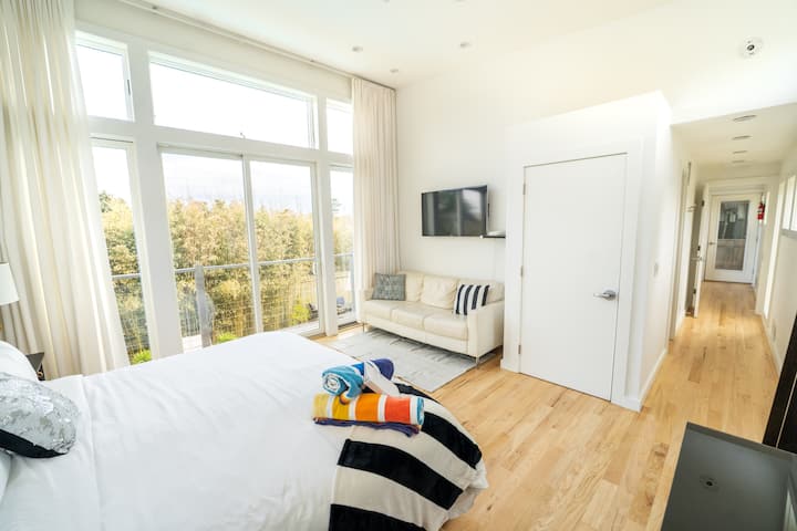 Penthouse Bedroom A - Oakdale, NY