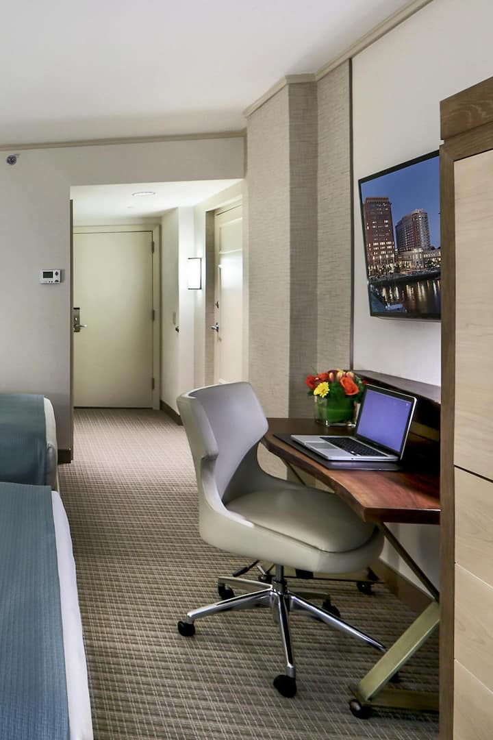 Private Oasis On Boston's Historic Waterfront - Boston, MA