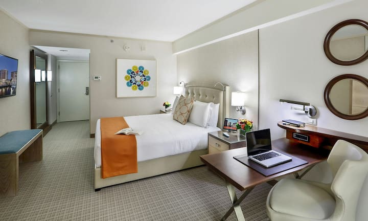 Private Oasis On Boston's Historic Waterfront - Boston, MA