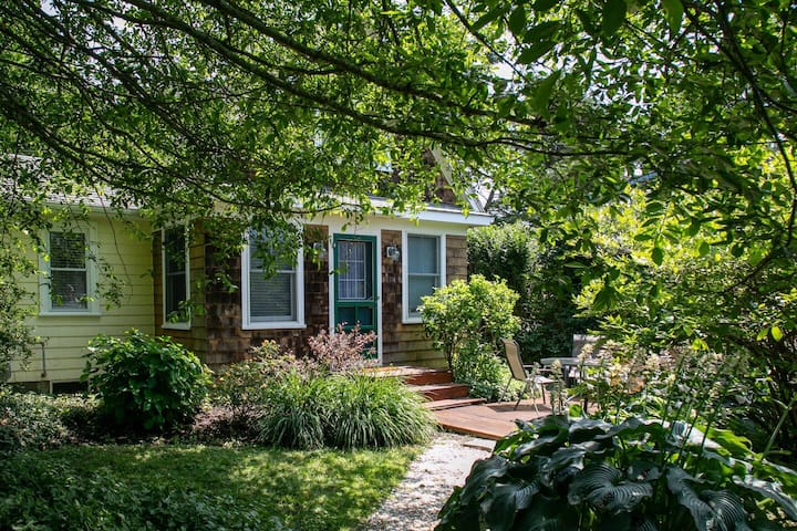 Blueberry Cottage - Newport, RI