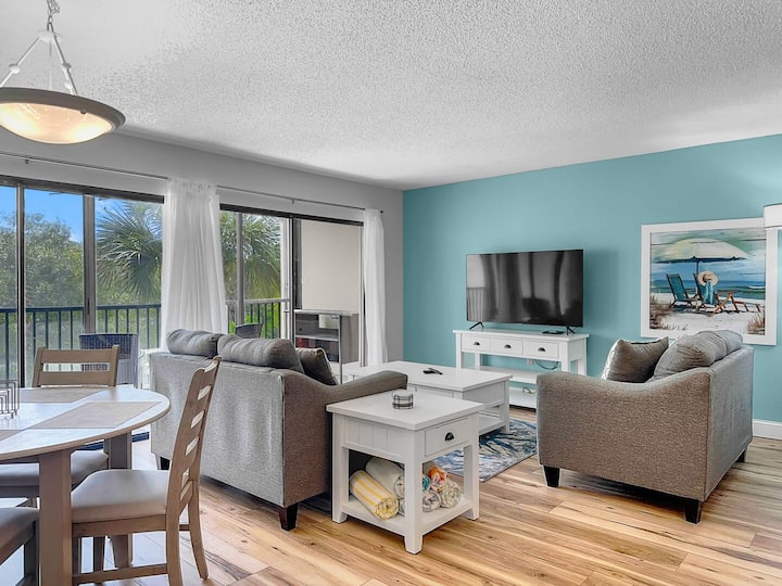Beach Access, Clean, Updated, Heated Pool & More - Sarasota Beach, Siesta Key