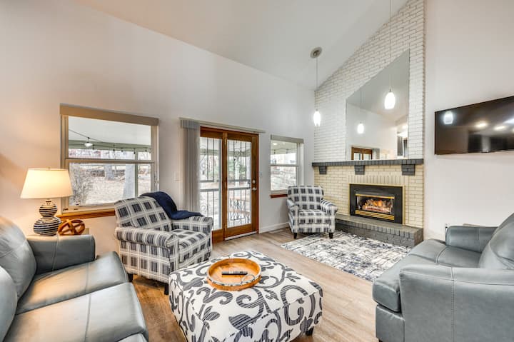 10 Mi To Denver: Pet-friendly Arvada Home W/ Yard! - Arvada, CO