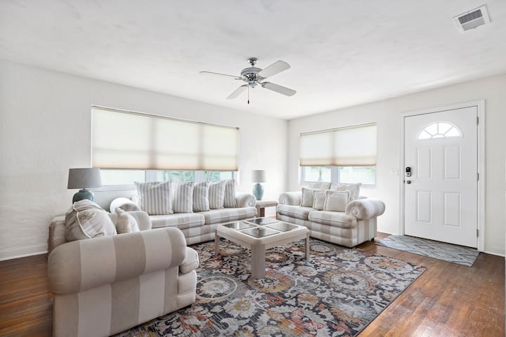 Plaza Cottage | Patio, Walk To The Beach! - Ormond Beach, FL