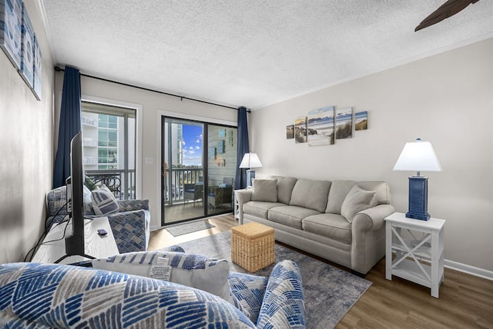 Cozy Beachfront Family Retreat W/ Pool & Hot Tub - North Myrtle Beach, SC