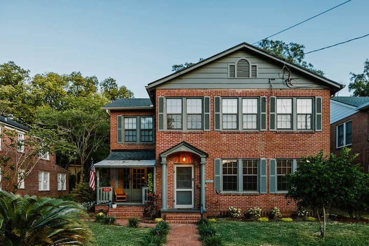 Family Retreat • Pool Table  • Arcade • San Marco - Jacksonville, FL