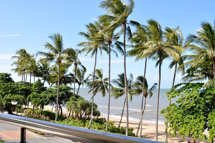 Beachfront 3-bed With Pool & Stunning Ocean Views - Trinity Beach