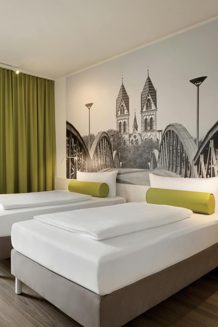 Take A Stroll To Old Town To See The Sights - 프라이부르크