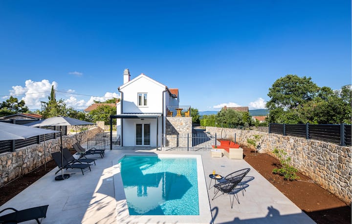 Awesome Home In Lakmartin - Punat