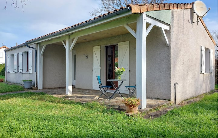 Pet Friendly Home In Royan With Wifi - Royan