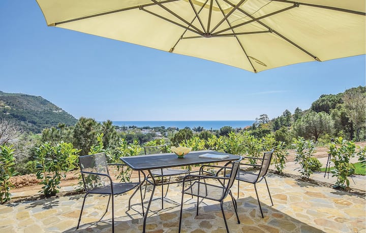 Gorgeous Apartment In Ogliastro Marina - Castellabate