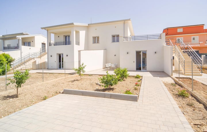 2 Bedroom Pet Friendly Home In Realmonte - Realmonte