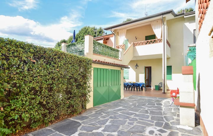 Lovely Home In Camaiore With Wifi - Viareggio