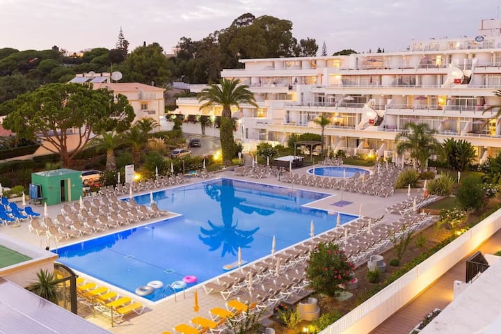 Seafront Haven With Modern Elegance, Beach Access - Albufeira