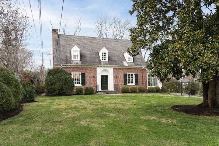 Rugby Retreat |3 Bd, 2.5 Ba | Heart Of Uva Grounds - Charlottesville, VA