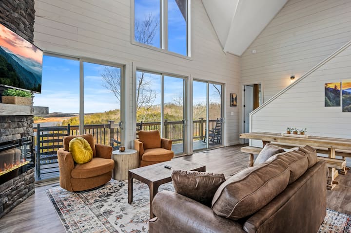 New Lake Cabin Sleeps 14 Indoor Pool Hot Tub - Dandridge, TN