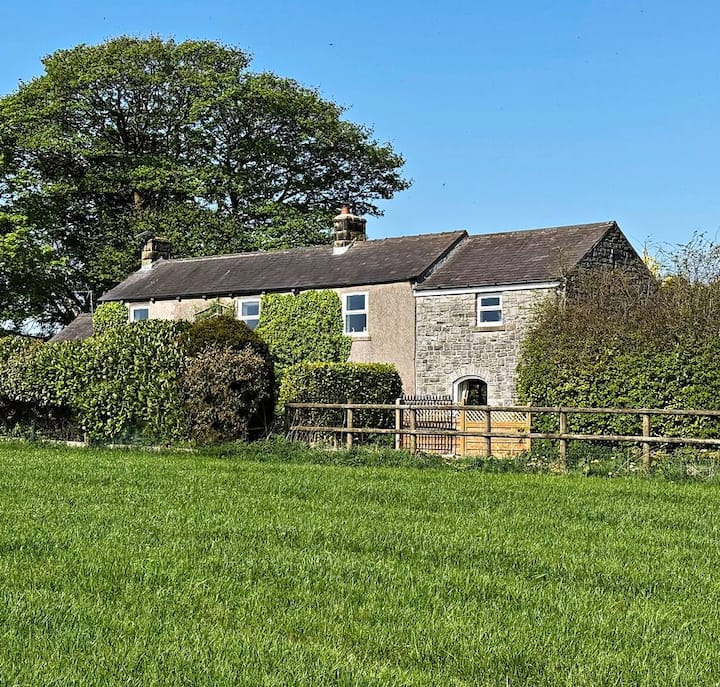 Boutique Peak District Cottage - Bakewell